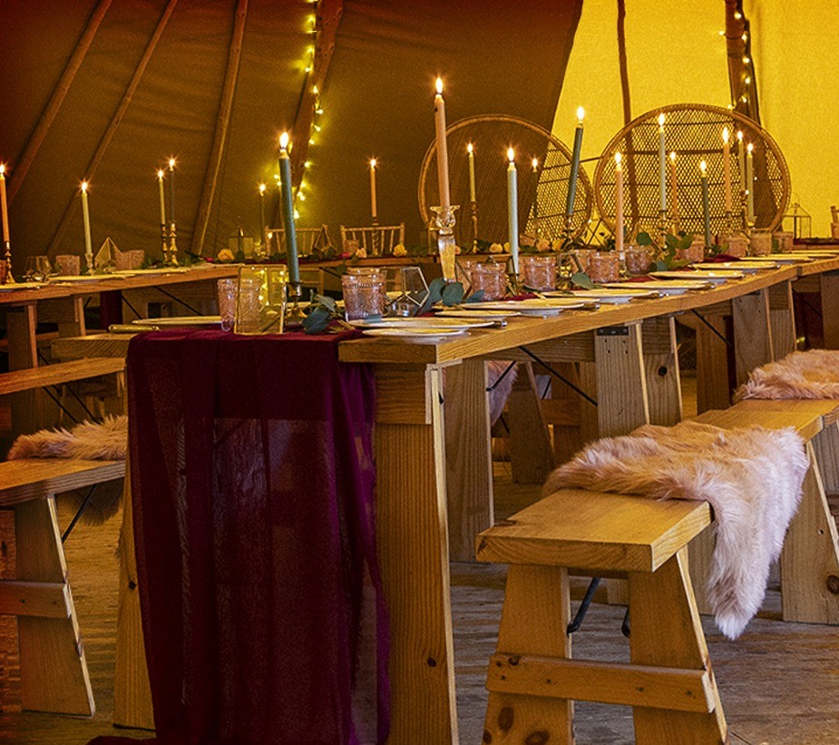 Mobilier en Pin, l'Atout Charme de vos Réceptions - Kata Tipis France